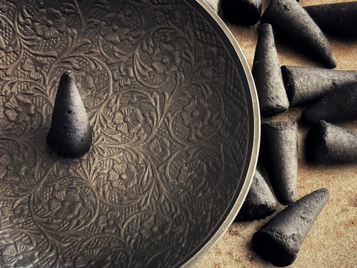 Collapsing Softly Cone Incense – Root Adorned